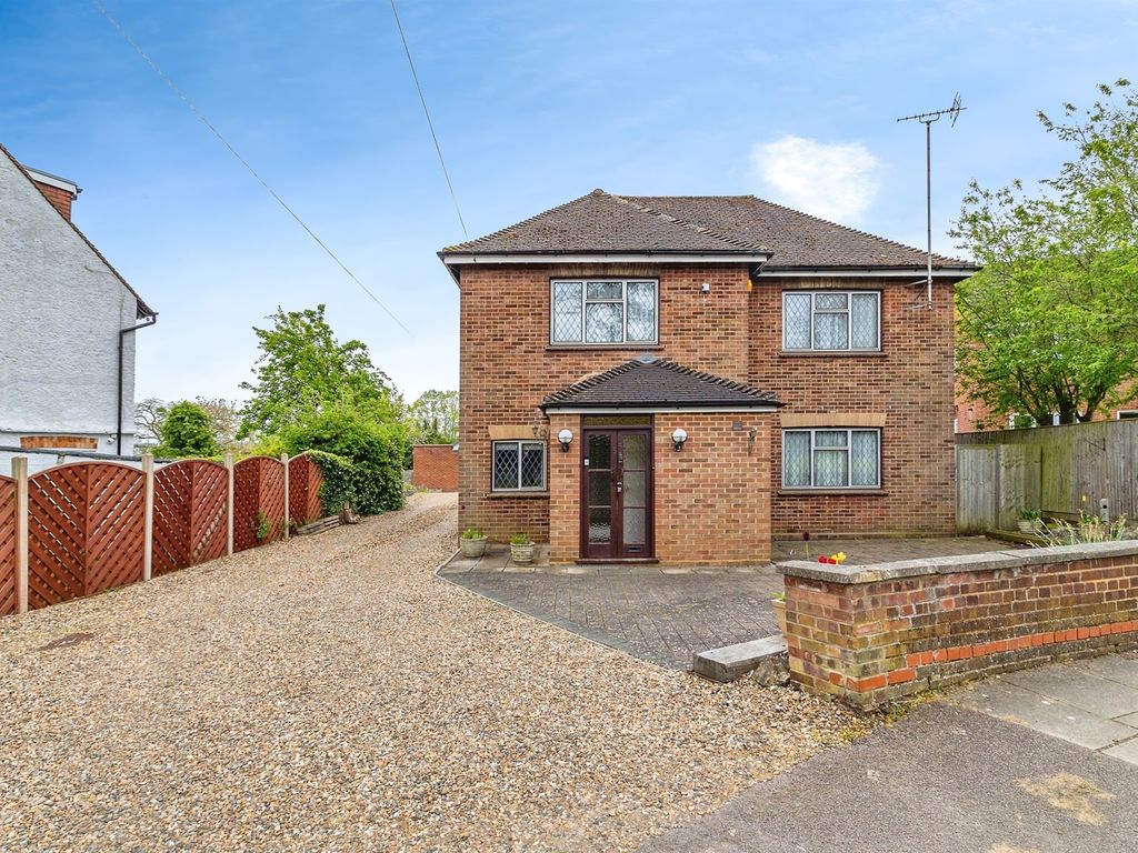 3 Bed Detached House For Sale In Buckingham Road Bletchley Milton