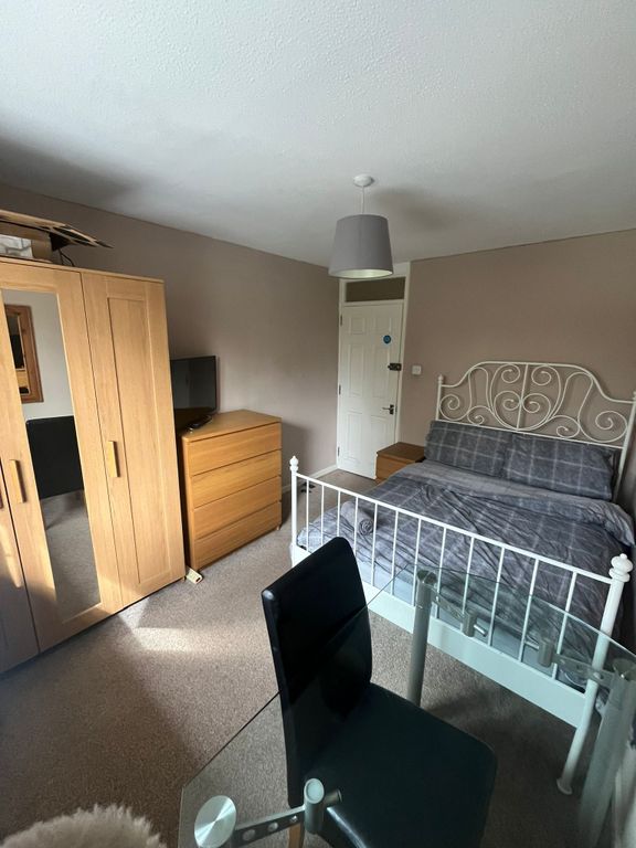 Room to rent in Byng Walk, Andover SP10, £580 pcm - Zoopla