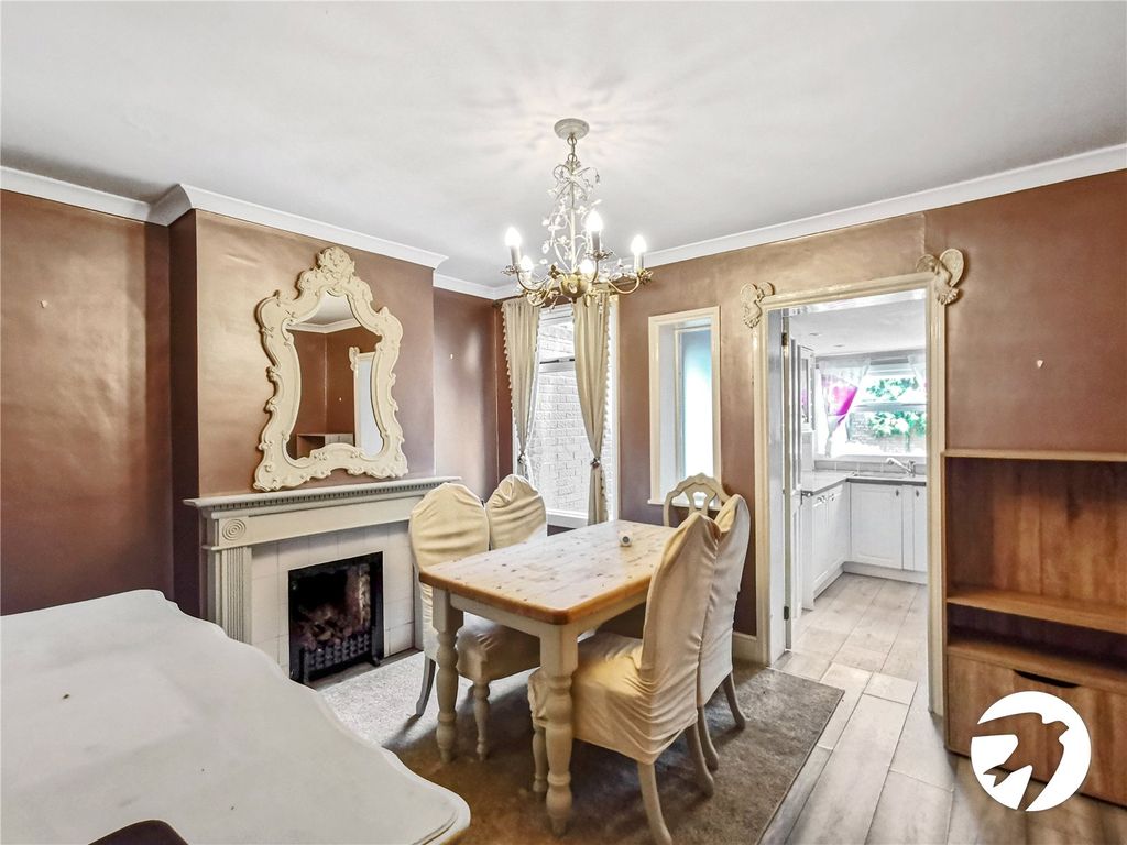 2 bed detached house to rent in Lessness Road, Belvedere DA17, £1,600 ...