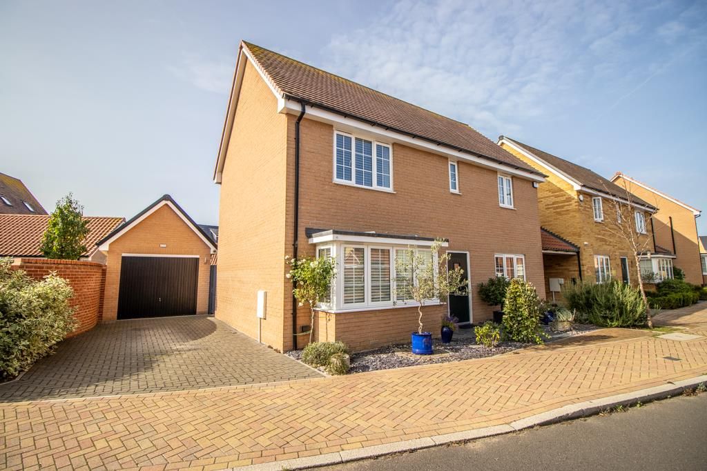4 Bed Detached House For Sale In James Drive Rochford Ss4 £550 000