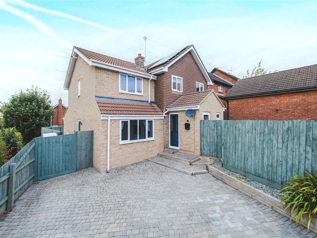 5 Bed Detached House For Sale In Coppice Close Woodhall Park Swindon
