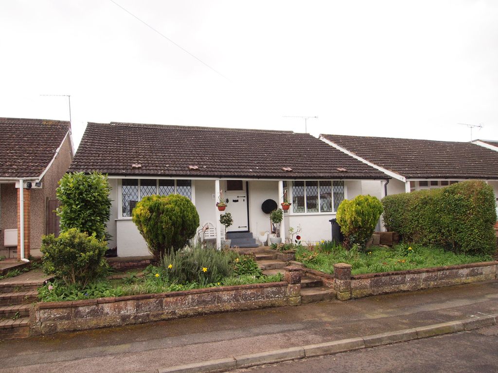 4 bed detached house for sale in Beech Way, Epsom KT17, £635,000 - Zoopla