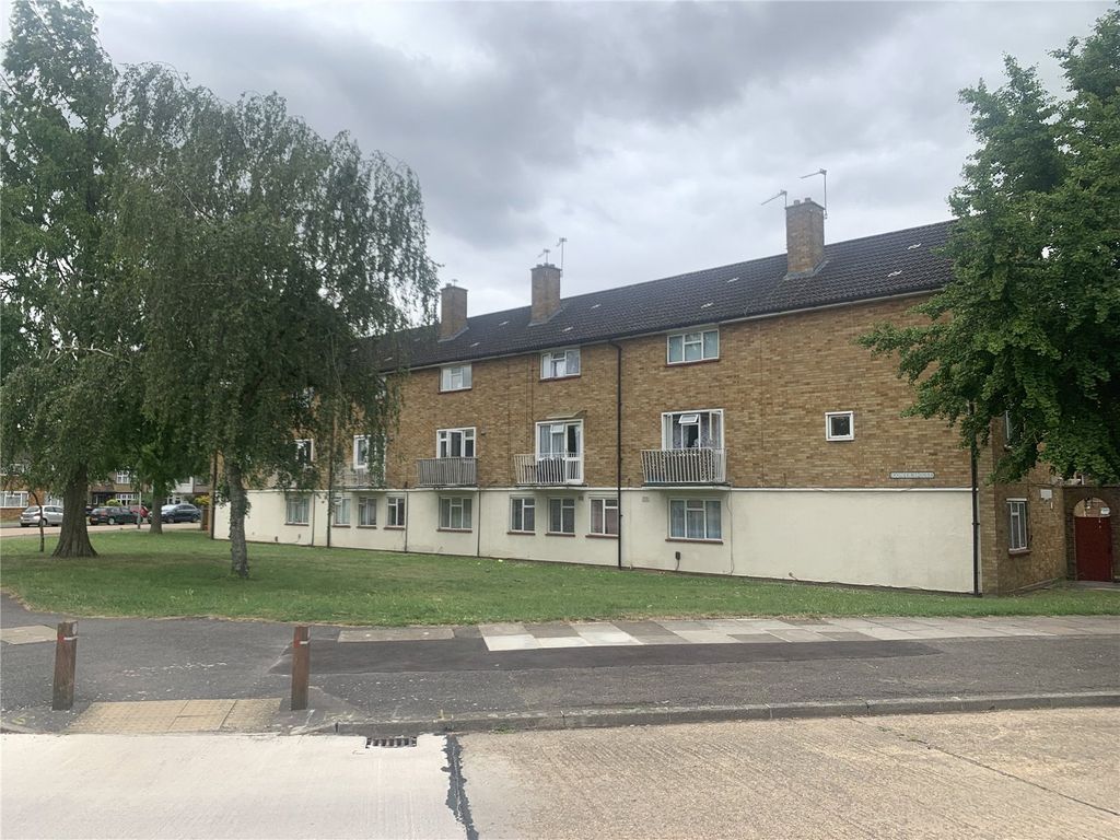 2 bed flat to rent in Barra Hall Circus, Hayes UB3 - Zoopla