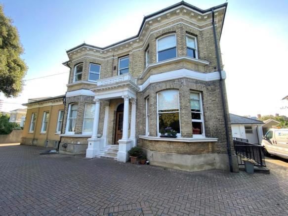 1 bed flat to rent in Farncombe Road, Worthing, West Sussex BN11, £950 ...