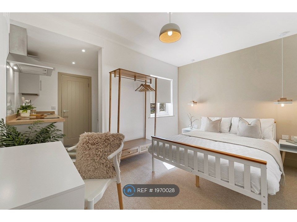 Room to rent in Fife Street, Derby DE24, £725 pcm - Zoopla