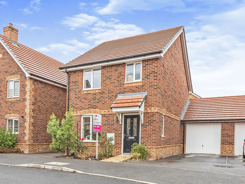 3 bed link-detached house for sale in Marjoram Way, Didcot OX11 - Zoopla