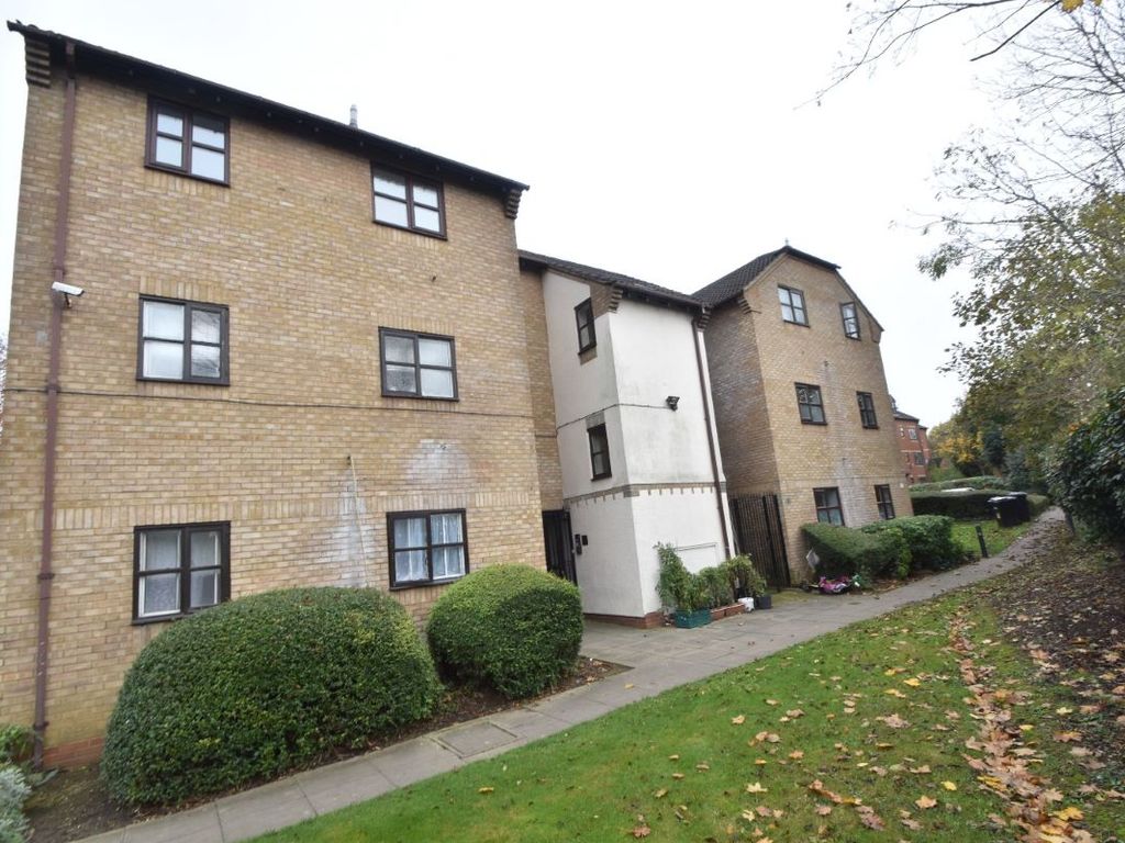 2 bed flat for sale in 60 The Ridings, Luton, Bedfordshire LU3 - Zoopla
