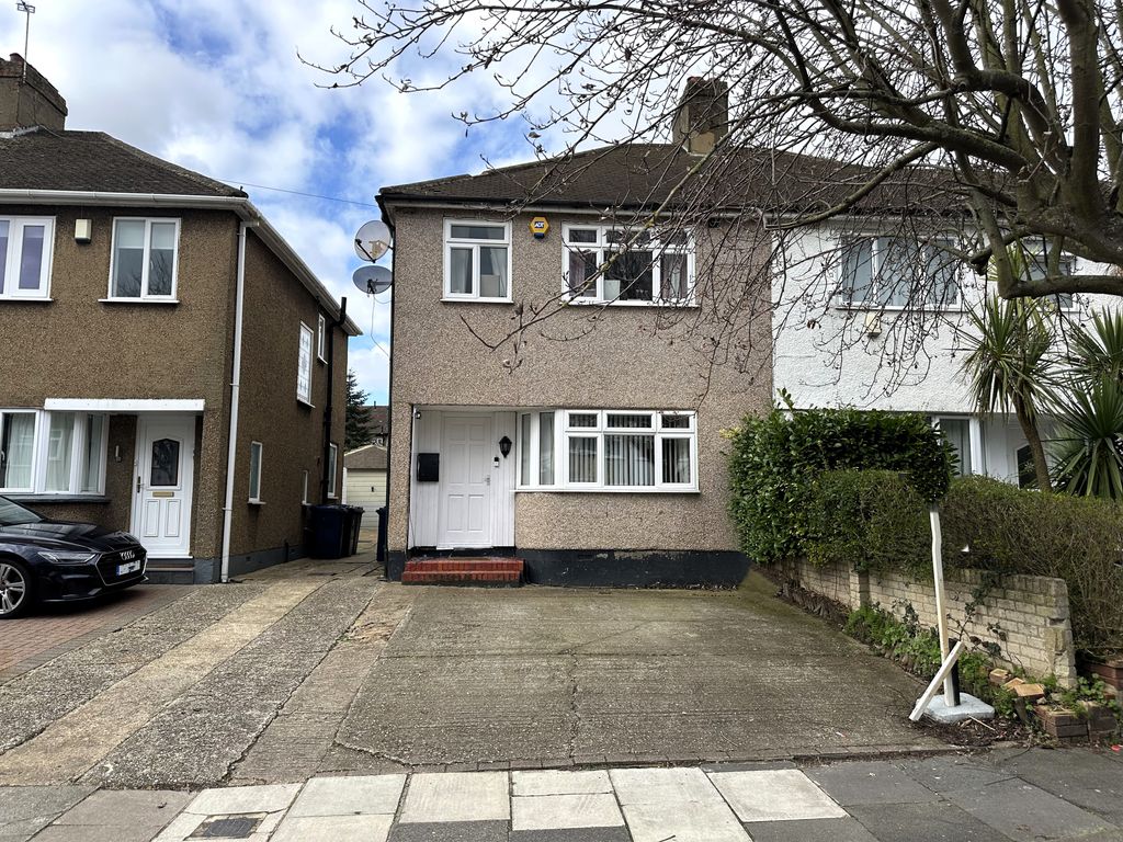 3 Bed Semi Detached House For Sale In Carr Road Northolt Ub5 £535 000
