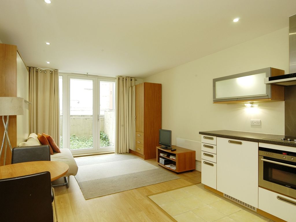 Studio to rent in Axis Court, Tempus Wharf, Shad Thames SE16 - Zoopla
