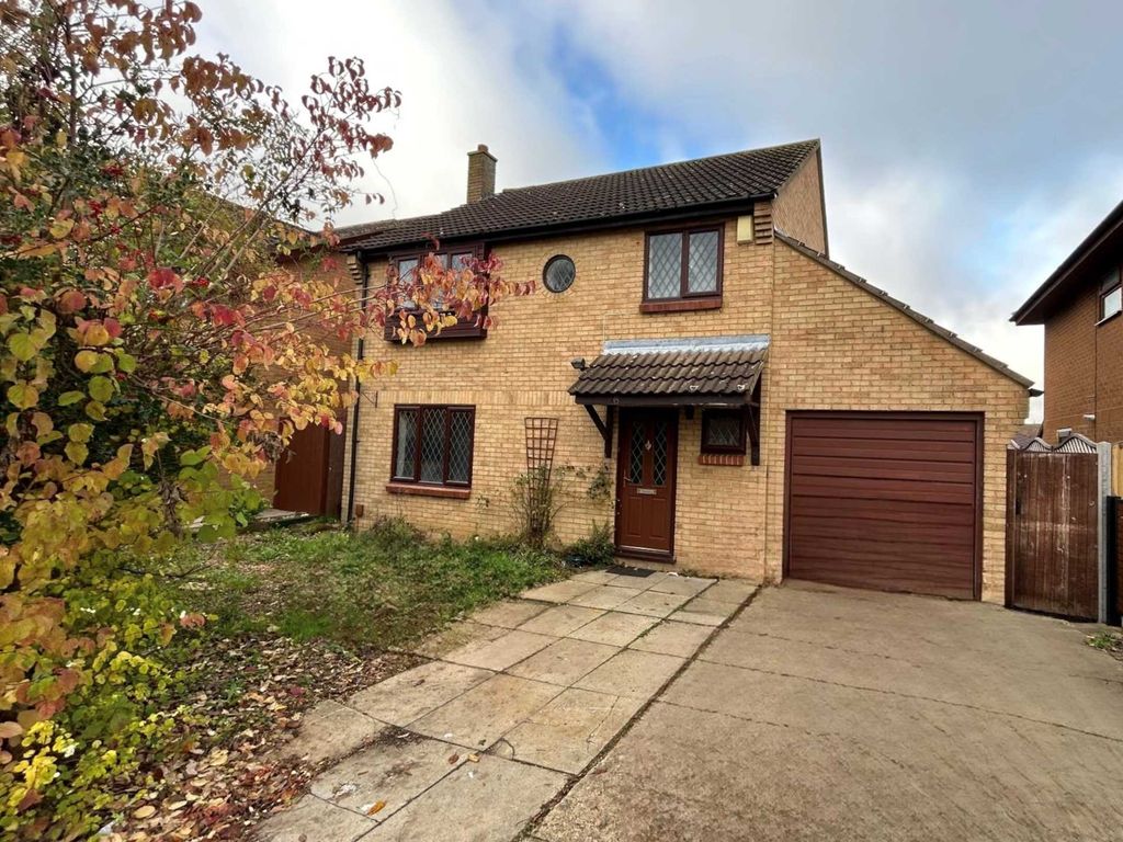 4 bed detached house for sale in Brearley Aveue, Oldbrook MK6, £500,000 ...