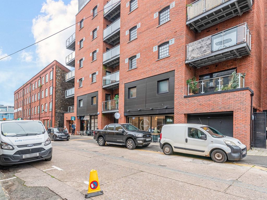1 bed flat for sale in Trade Street, Butetown, Cardiff CF10 - Zoopla