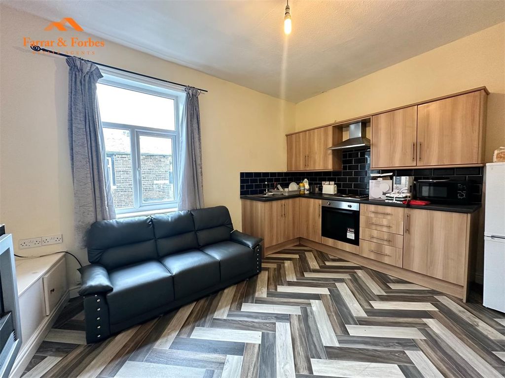 1 bed flat for sale in Bracewell Street, Burnley BB10, £40,000 - Zoopla