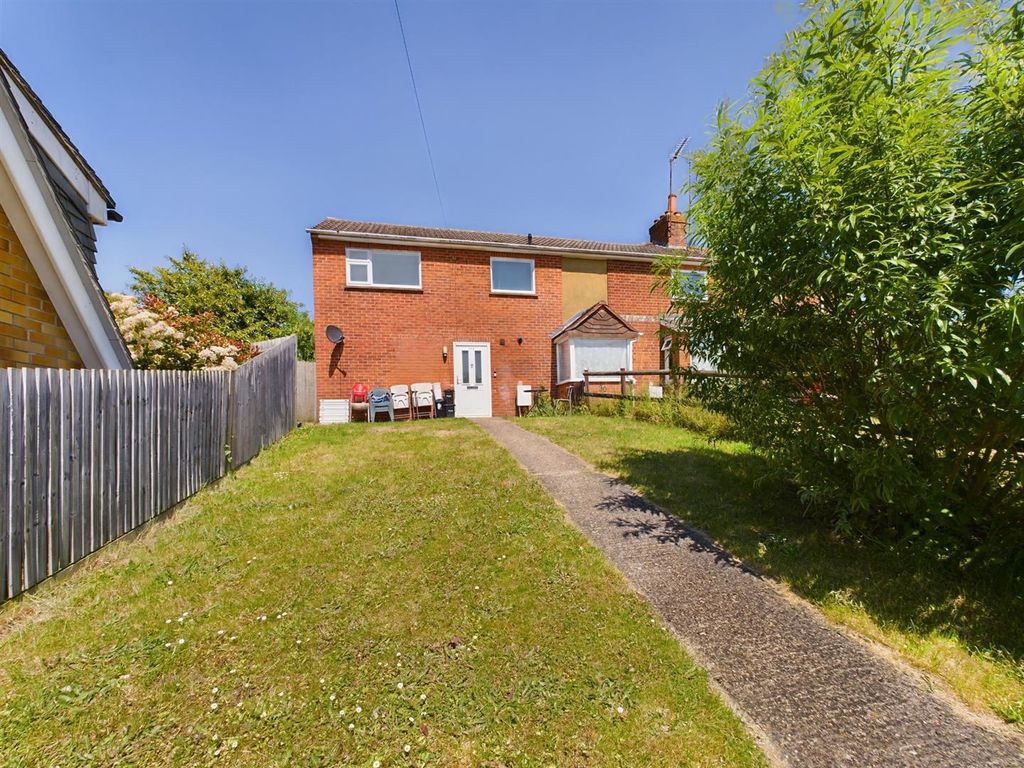 2 Bed End Terrace House For Sale In Chapel Hill Tilehurst Reading