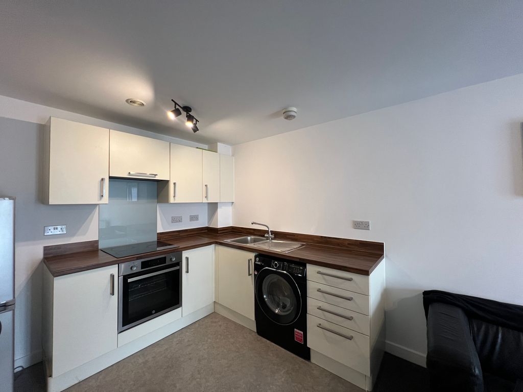 1 bed flat to rent in Harding Street, Swindon SN1, £875 pcm - Zoopla