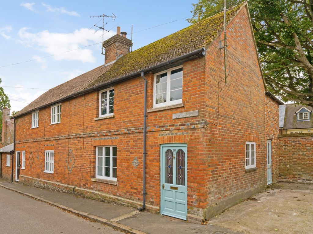 3 bed end terrace house to rent in Figgins Lane, High Street, Marlborough SN8, £1,500 pcm - Zoopla