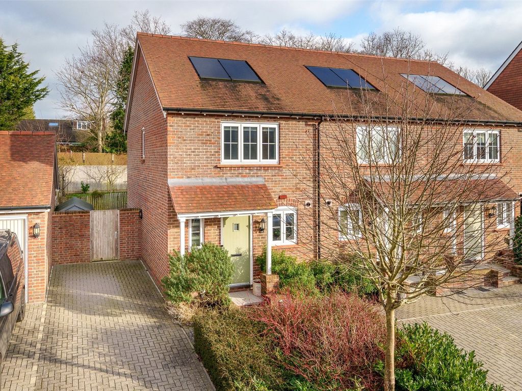 2 Bed End Terrace House For Sale In Morshead Drive Binfield Bracknell