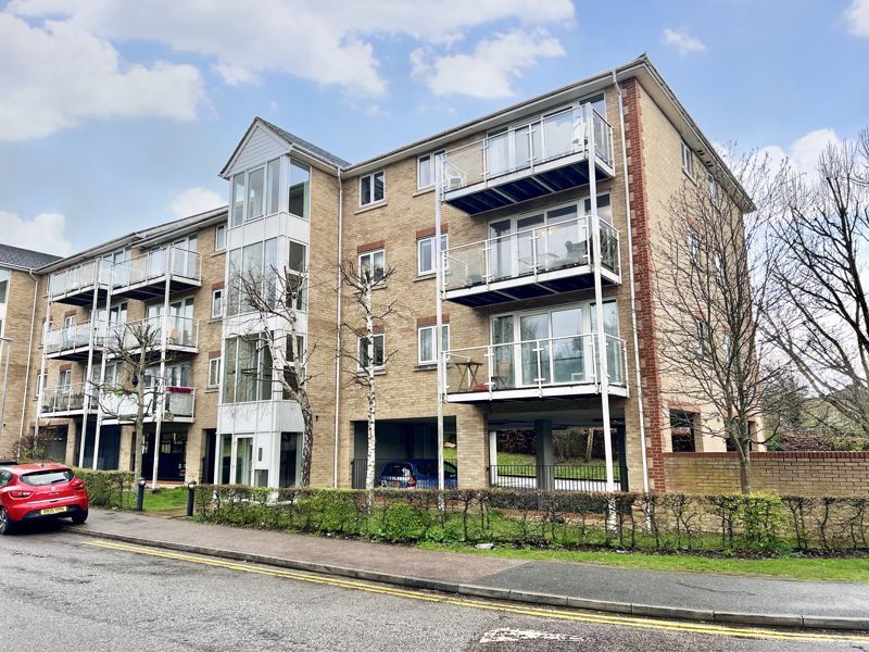 2 bed flat for sale in Foxglove Way, Luton LU3 - Zoopla