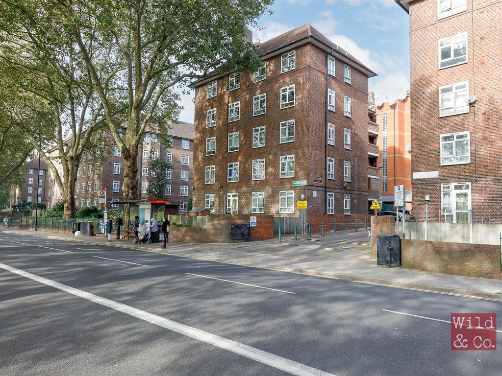 2 bed flat to rent in Homerton Road, London E9, £1,650 pcm - Zoopla