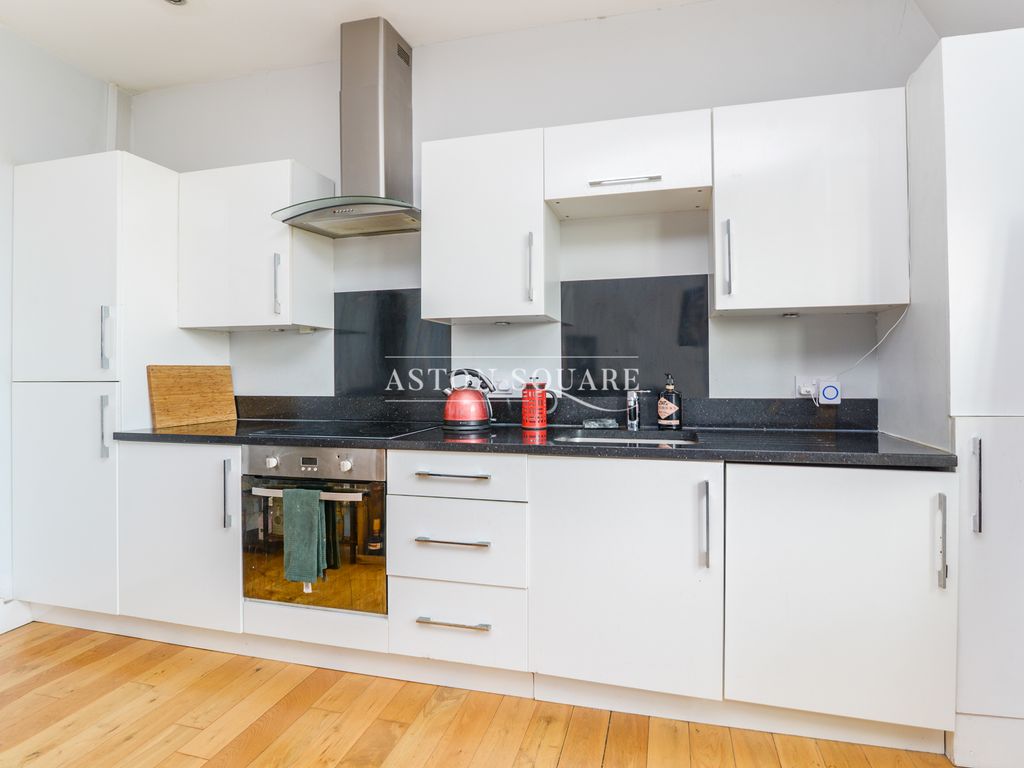 1 bed flat to rent in Sheen Lane, London SW14, £1,350 pcm - Zoopla