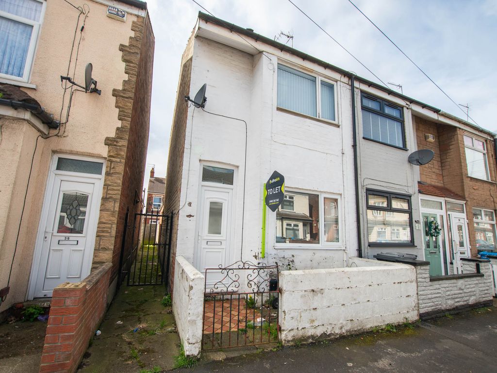 2 bed terraced house to rent in Essex Street, Hull HU4, £525 pcm - Zoopla