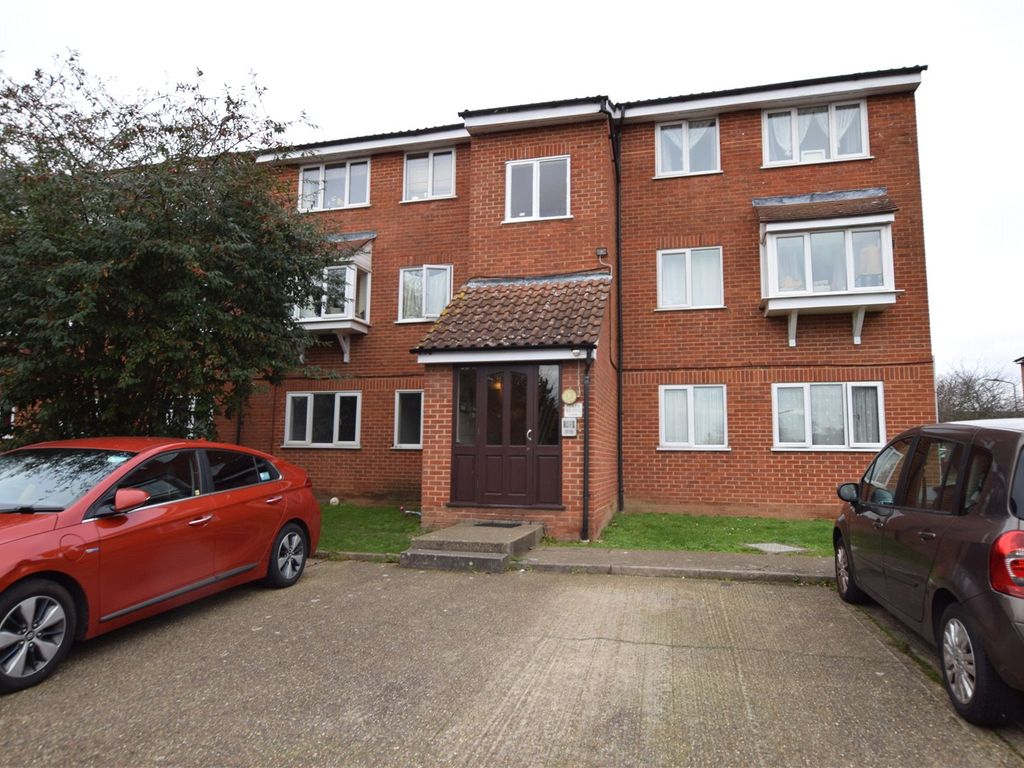 2 Bed Flat For Sale In Millhaven Close Chadwell Heath Romford Essex