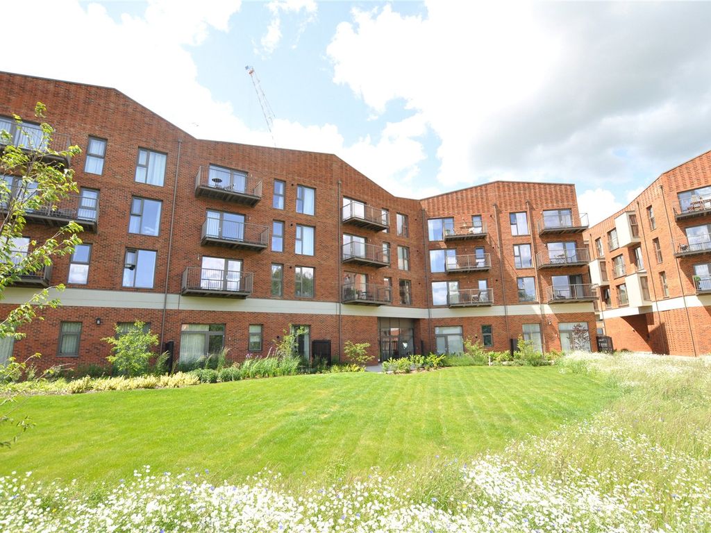 2 bed flat to rent in Wey Corner, Walnut Tree Close, Guildford, Surrey ...