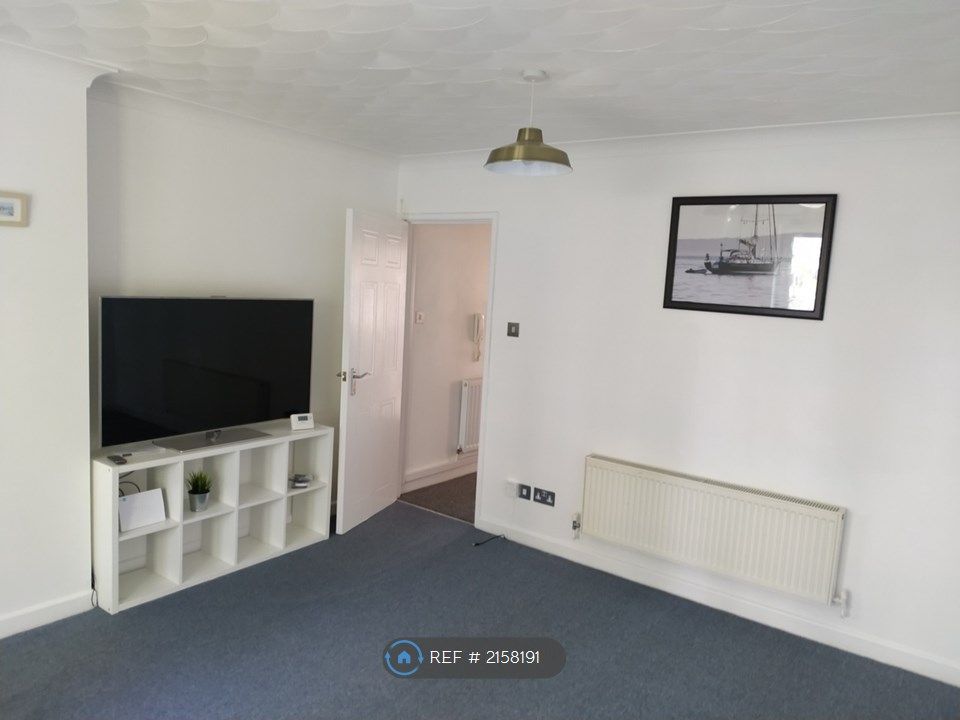 2 bed flat to rent in Labrador Quay, Salford M50, £1,250 pcm - Zoopla