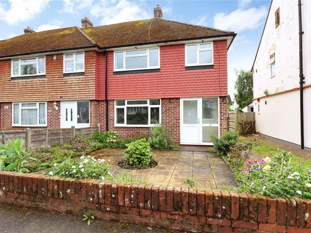 3 bed end terrace house for sale in Woking, Surrey GU22, £450,000 - Zoopla