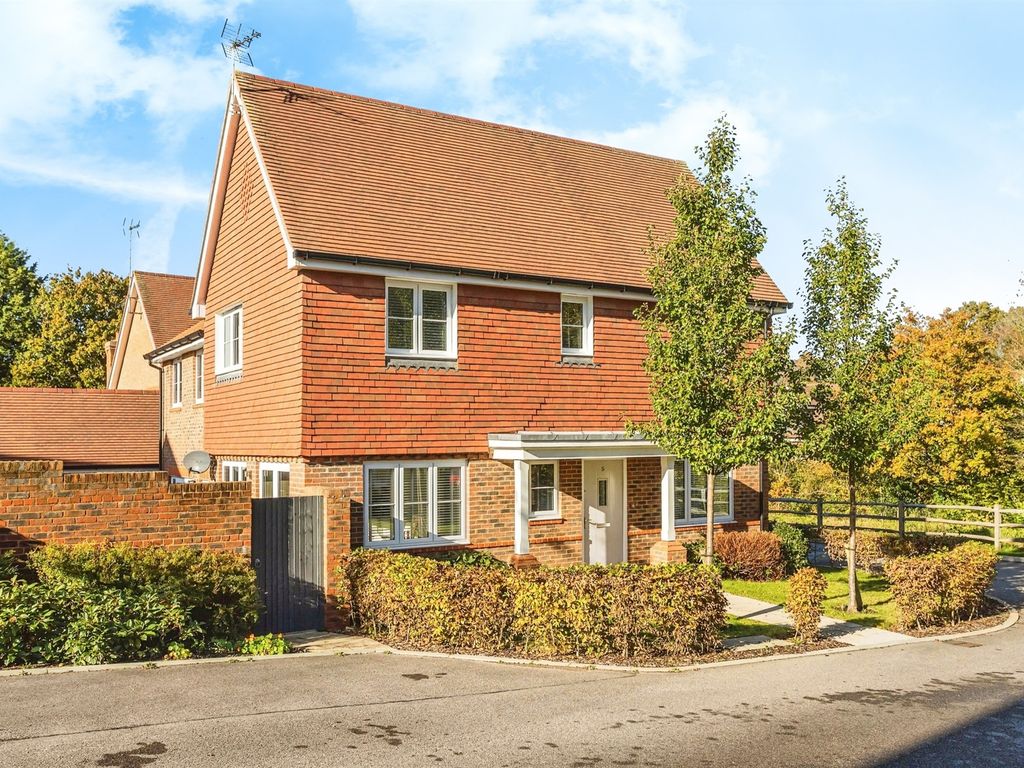 3 Bed Semi Detached House For Sale In Cowslip View Burgess Hill Rh15