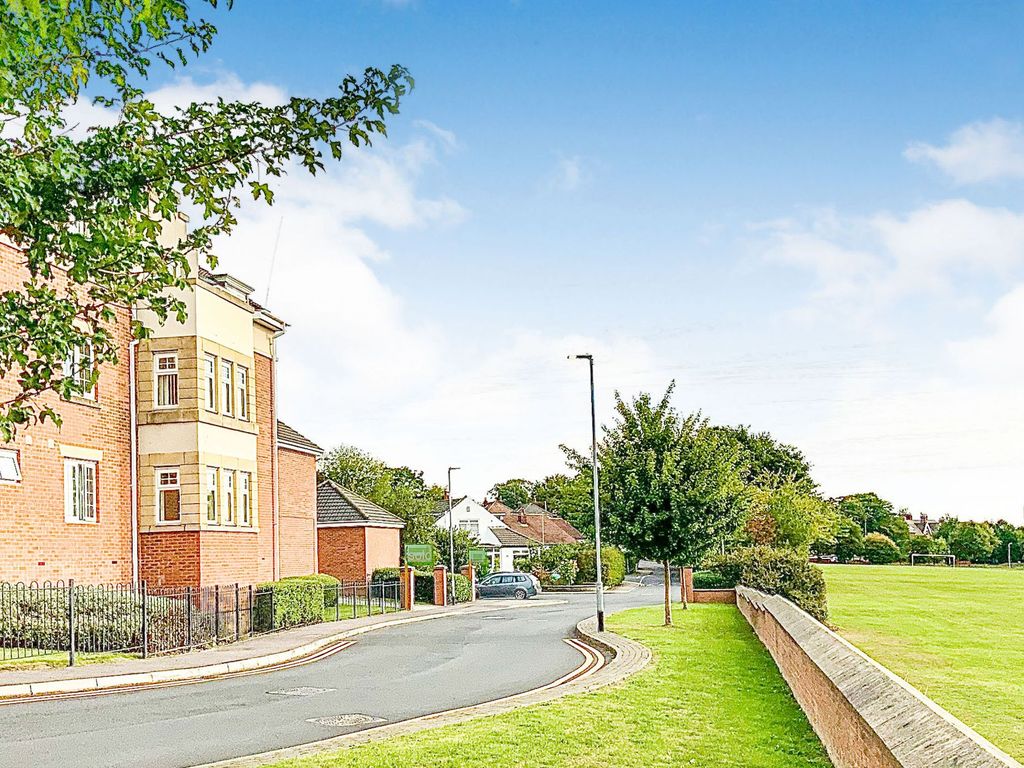 2 bed flat for sale in Hill End Crescent, Leeds LS12 - Zoopla