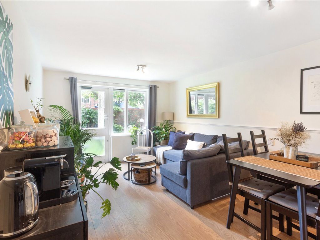 2 bed flat for sale in Frostic Walk, London E1 - Zoopla