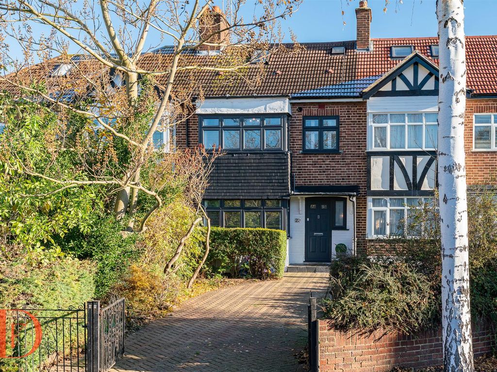 4 Bed Terraced House For Sale In Brackley Square Woodford Green Ig8 £