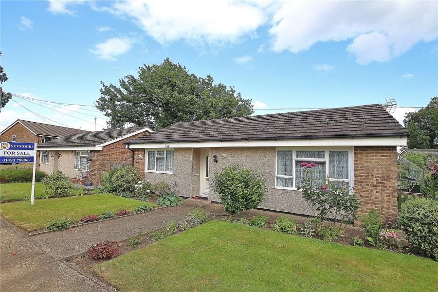 2 bed semi-detached bungalow to rent in Sutton Avenue, Woking GU21 - Zoopla