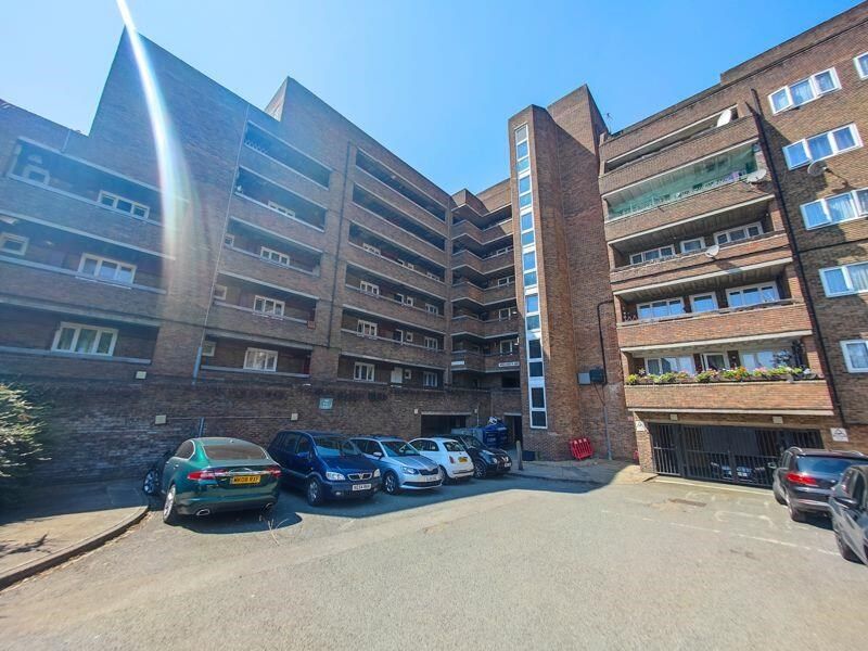2 bed flat for sale in Woolwich Common, London SE18, £229,000 - Zoopla