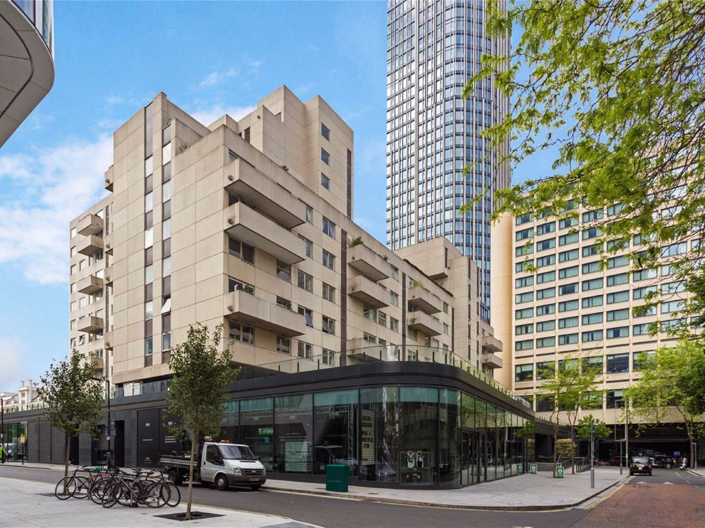 2 bed flat to rent in Upper Ground, London SE1 - Zoopla