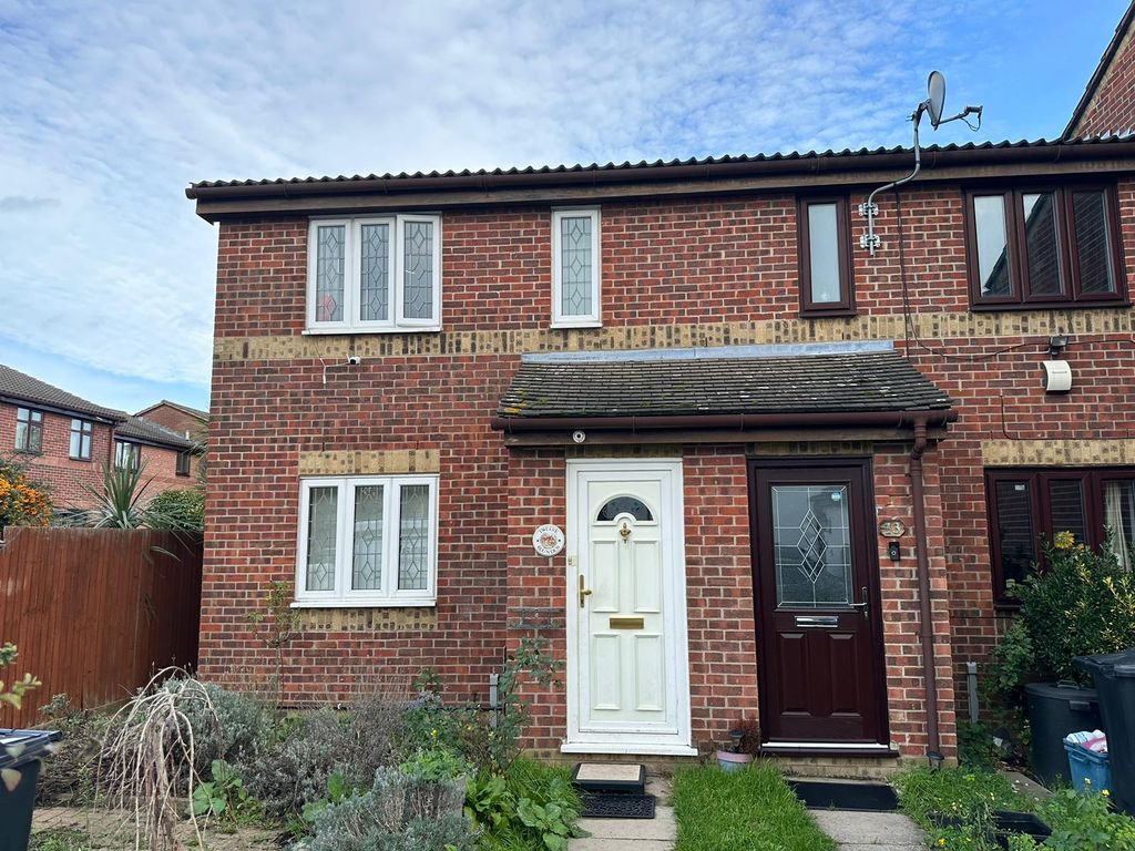 3 Bed Terraced House For Sale In Blundon Close Chadwell Heath Romford