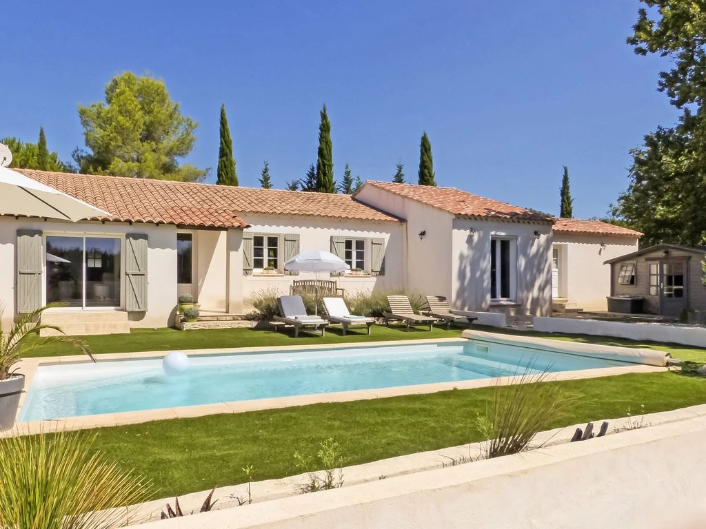 5 bed villa for sale in La Roquebrussanne, 83136, France, £500,492 - Zoopla