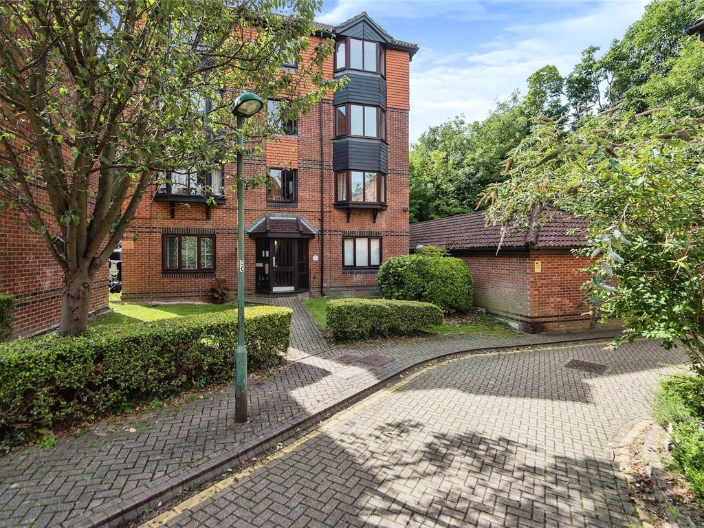 2 bed flat for sale in Turnpike Lane, Sutton SM1, £280,000 - Zoopla