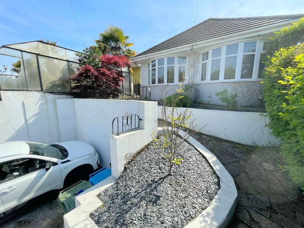 4 bed chalet for sale in Alder Road, Branksome, Poole BH12, £350,000 ...