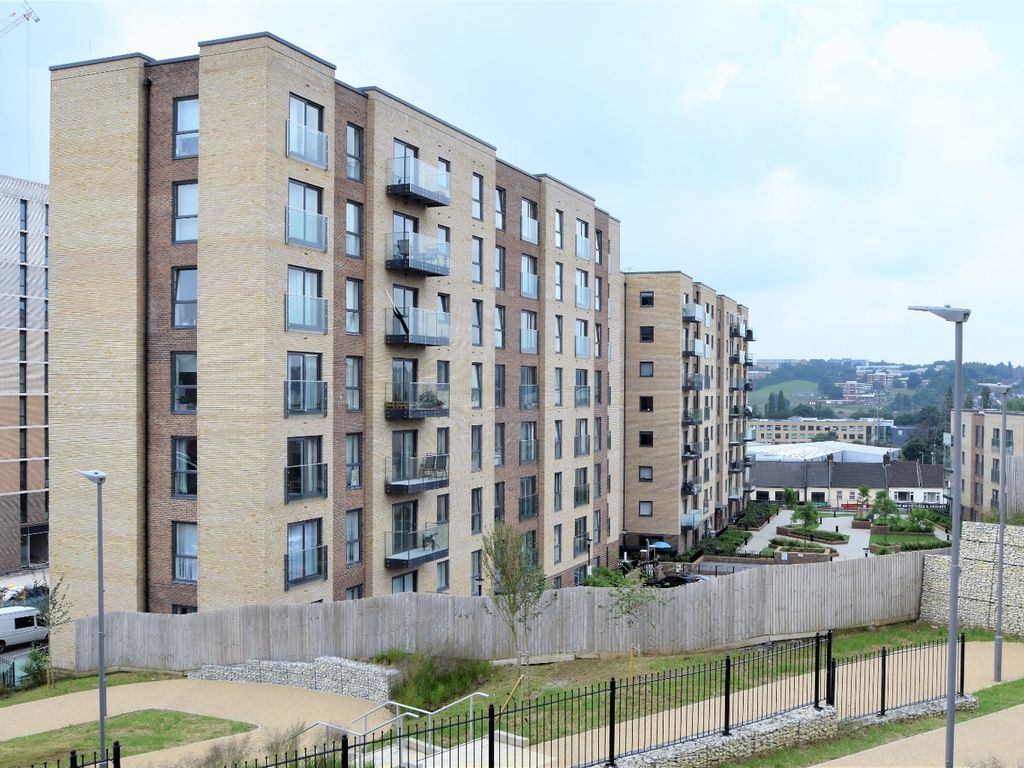1 bed flat for sale in Brooklands Court, Stirling Drive, Luton ...