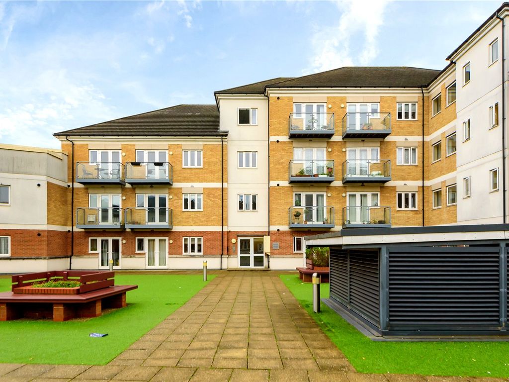 2 bed flat for sale in Ley Farm Close, Watford, Hertfordshire WD25 - Zoopla