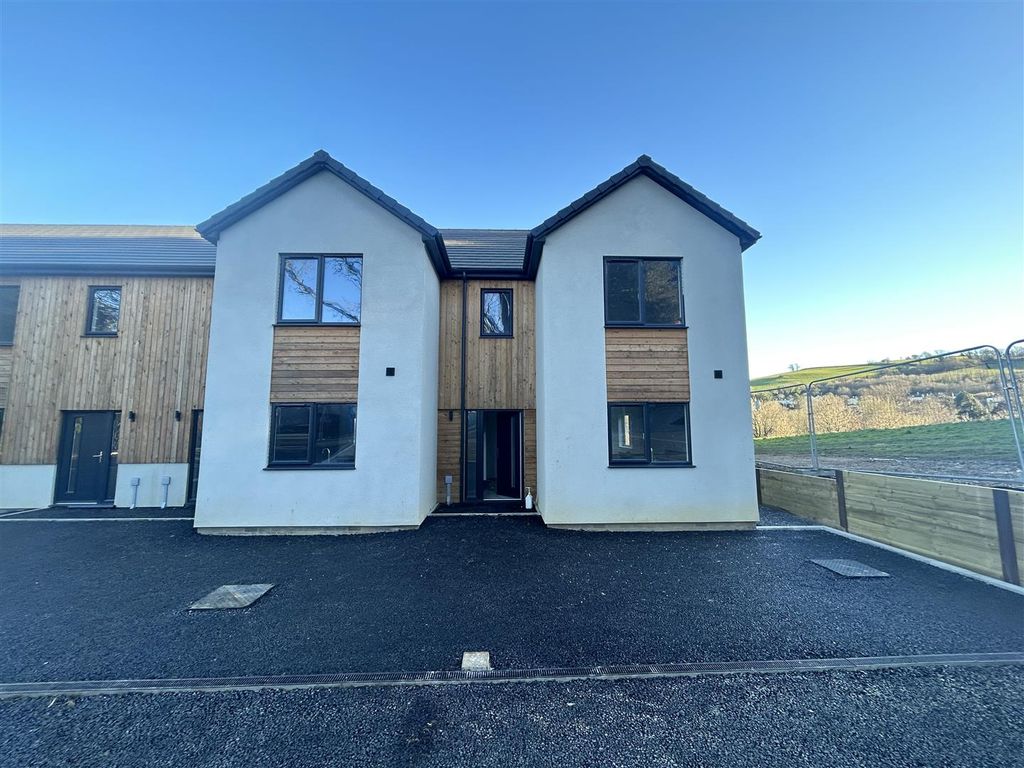 4 bed end terrace house for sale in Kennicott Place, Ashburton Road ...