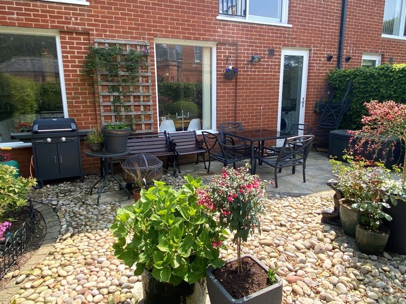 3 bed terraced house to rent in Whitecroft Park, Newport PO30 - Zoopla