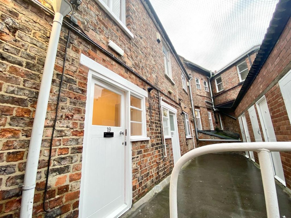 2 bed property to rent in Feasegate, York YO1, £1,450 pcm - Zoopla