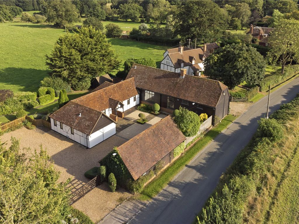 6 bed detached house to rent in Frog Lane, Rotherwick, Hook, Hampshire ...