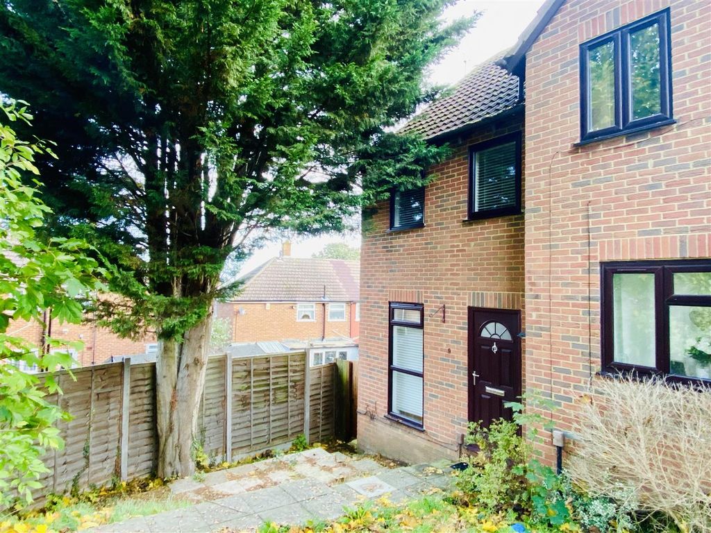 2 Bed End Terrace House For Sale In Yalding Close Strood Rochester