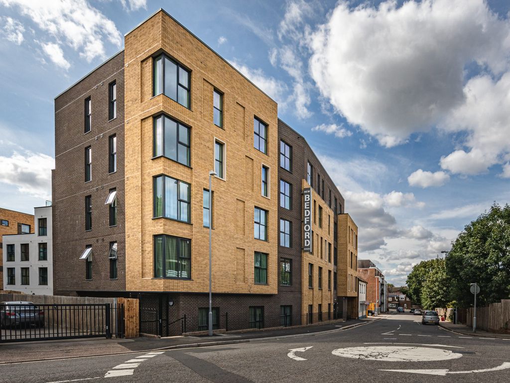 1 bed flat to rent in Dudley Street, Luton LU2, £1,150 pcm - Zoopla