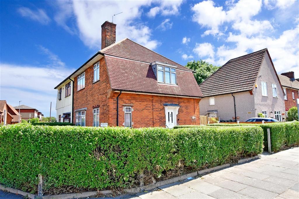 3 Bed Semi Detached House For Sale In Haydon Road Dagenham Essex Rm8