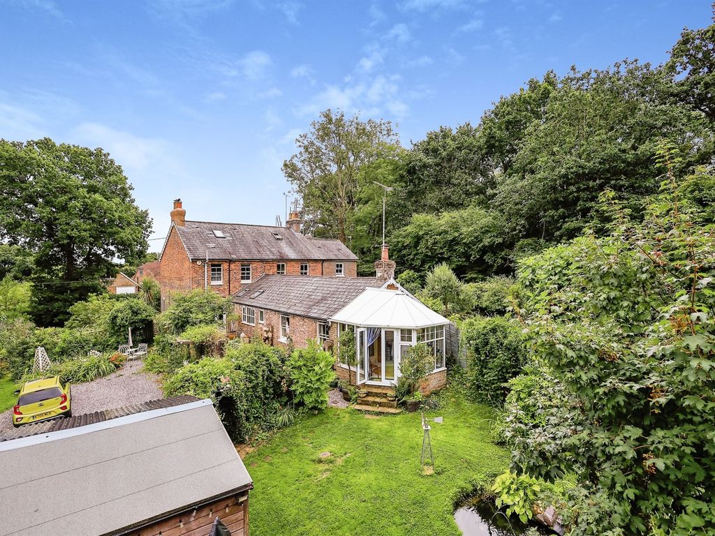 2 bed property for sale in Coldthorn Lane, Hailsham BN27, £575,000 - Zoopla