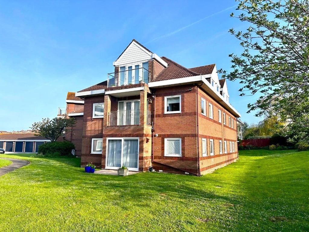 3 Bed Flat For Sale In Heron Close Preston Weymouth Dt3 £365 000